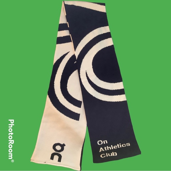 On Running | Accessories | On Running Neck Scarf On Athletic Club ...